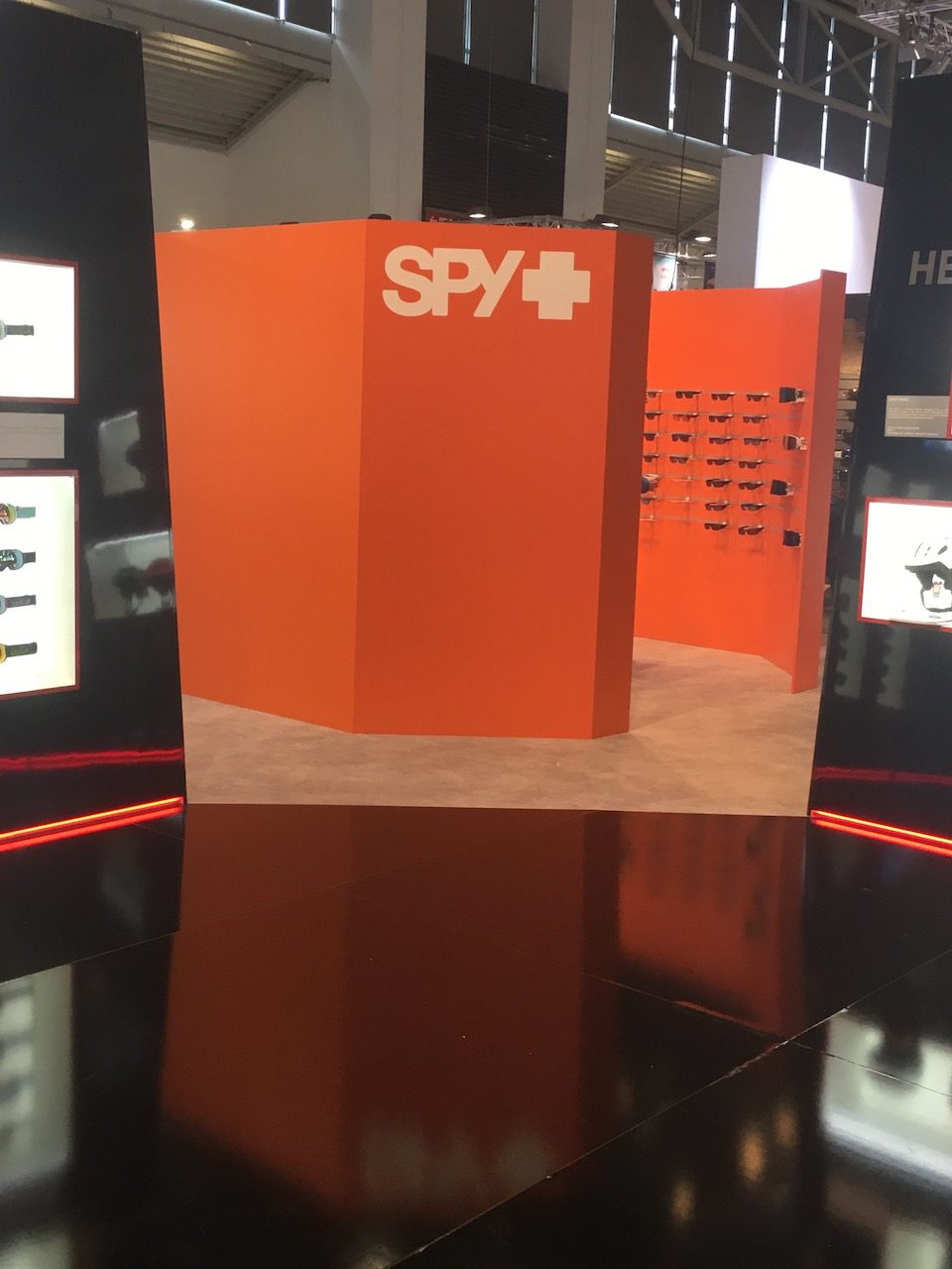 Spy booth - Boardsport SOURCE