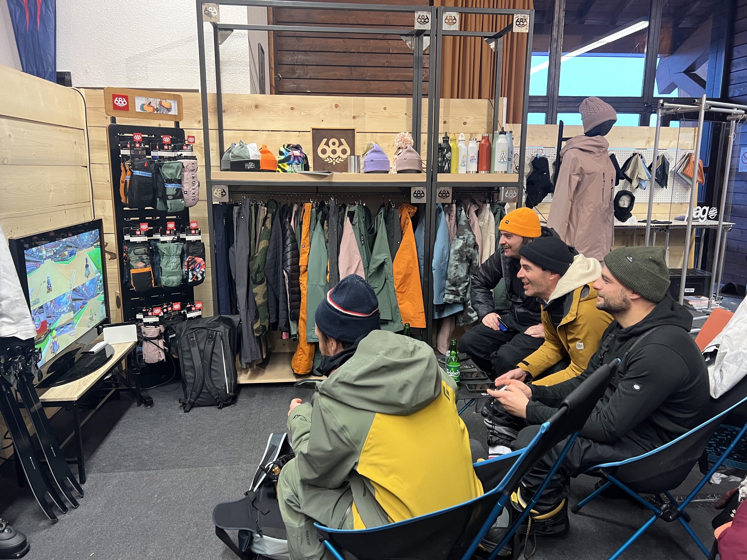 Computer games at the 686 stand - Boardsport SOURCE