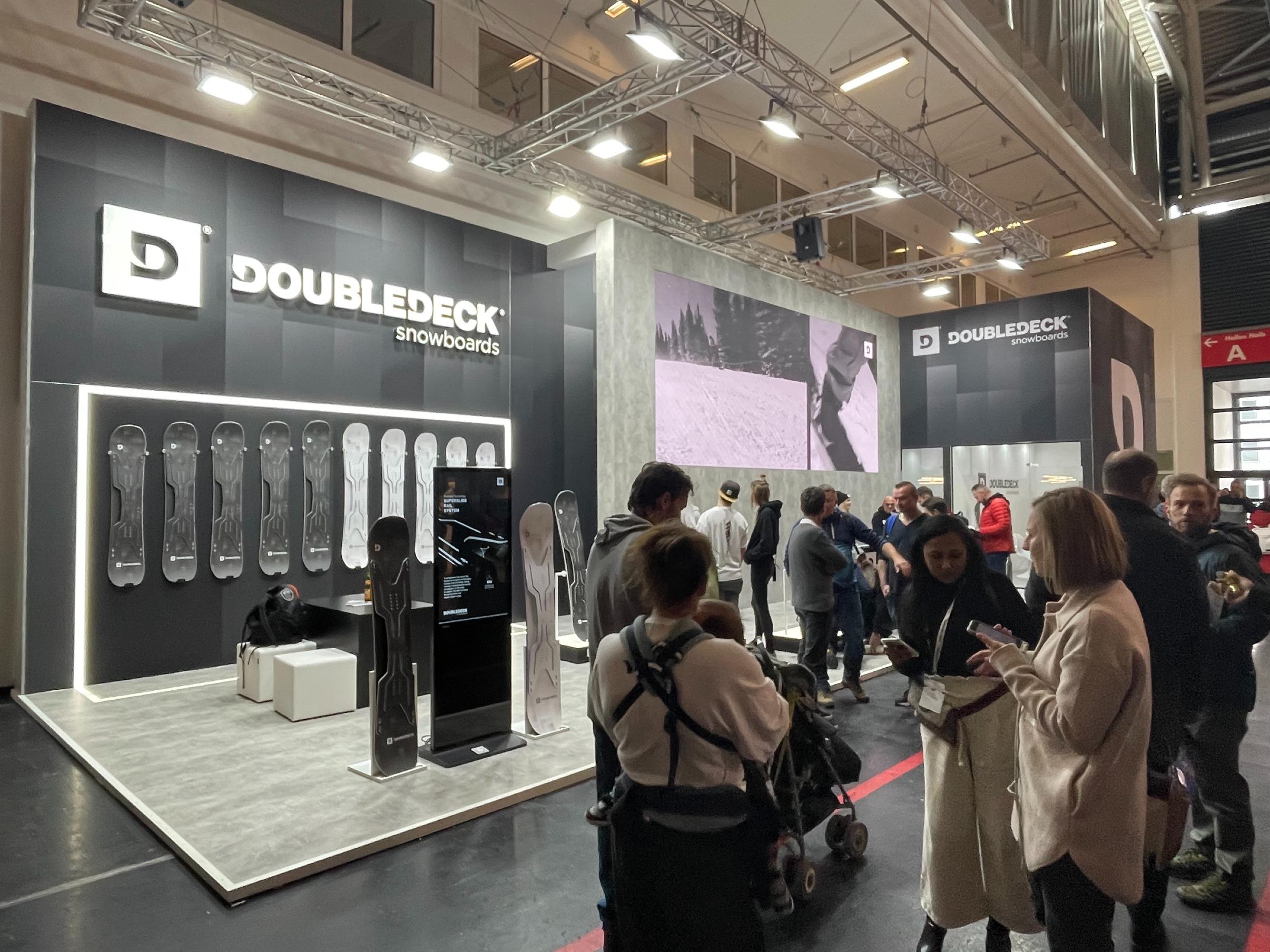 Double deck booth - Boardsport SOURCE