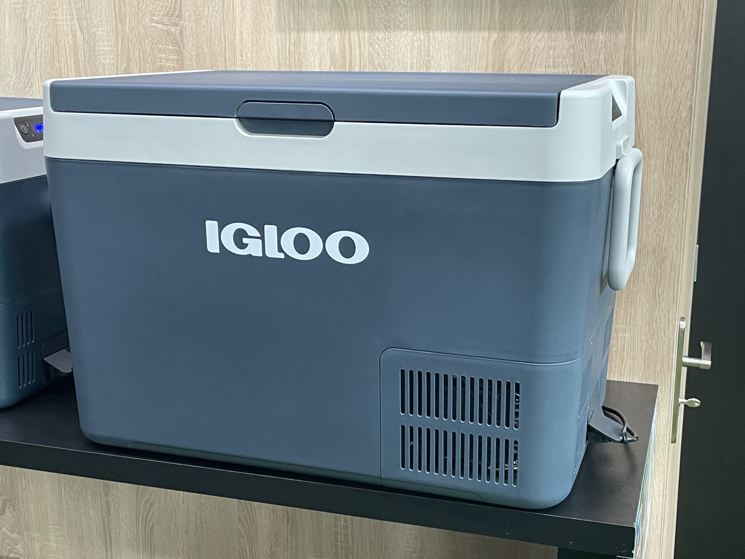 Igloo compressor fride can be fridge or freezer in the home or plugged ... Igloo compressor fride can be fridge or freezer in the home or plugged ...