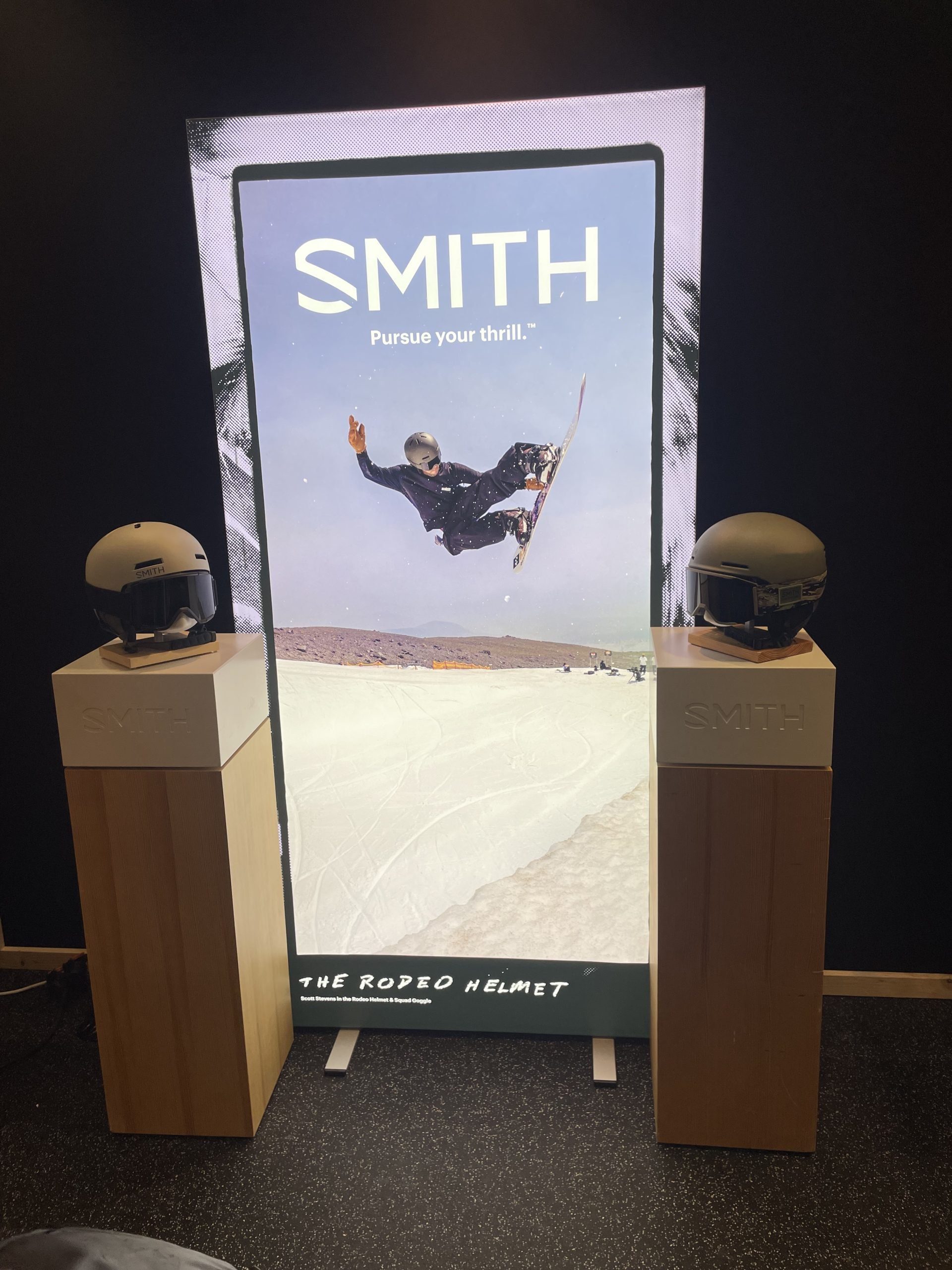 Smith indoor display - Boardsport SOURCE